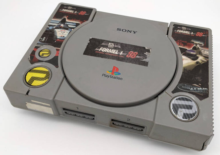 Sony Playstation 1 im Formel1 98 Design – SCPH-1002 mit Aufkleber für ...